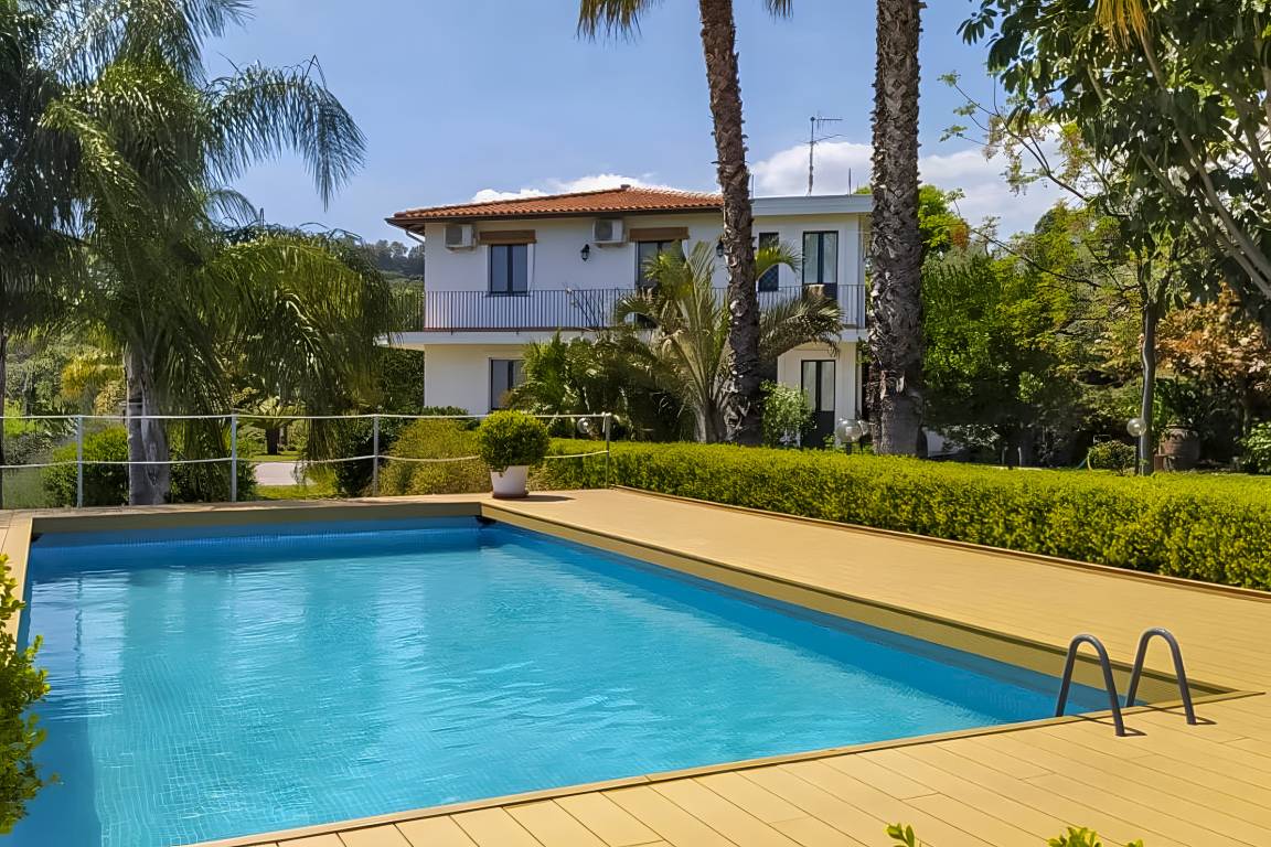 220 M² Villa ∙ 4 Bedrooms ∙ 10 Guests - Acireale