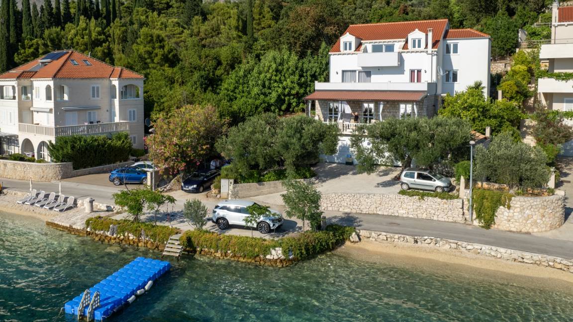 100 M² Apartment ∙ 3 Bedrooms ∙ 6 Guests - Slano