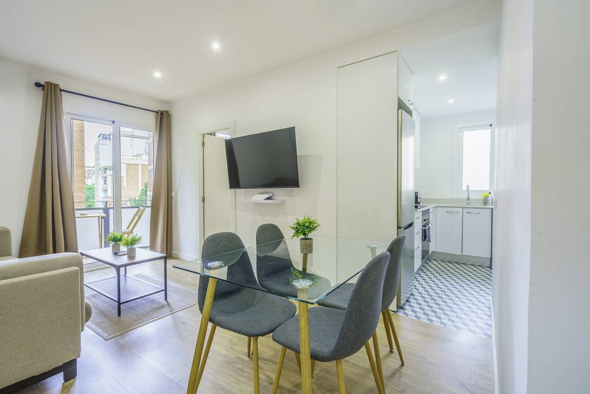 65 M² Apartment ∙ 3 Bedrooms ∙ 5 Guests - Barcelona