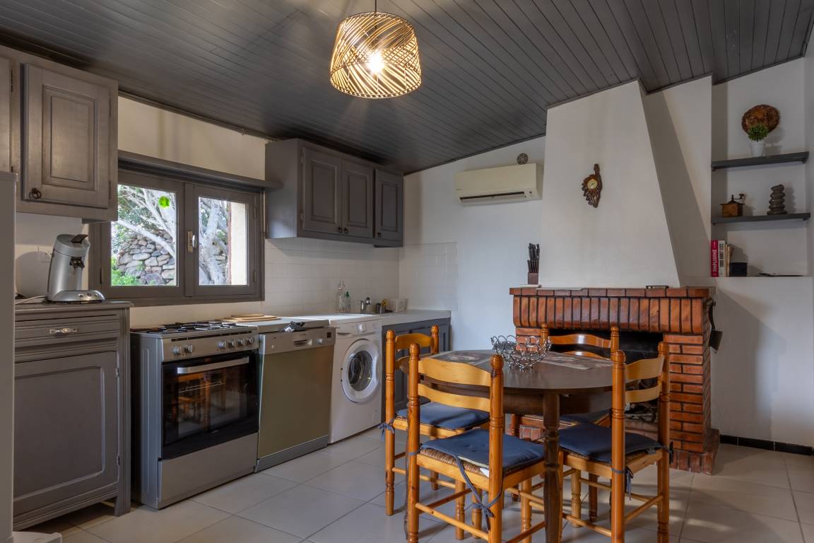 60 M² House ∙ 2 Bedrooms ∙ 4 Guests - Figari