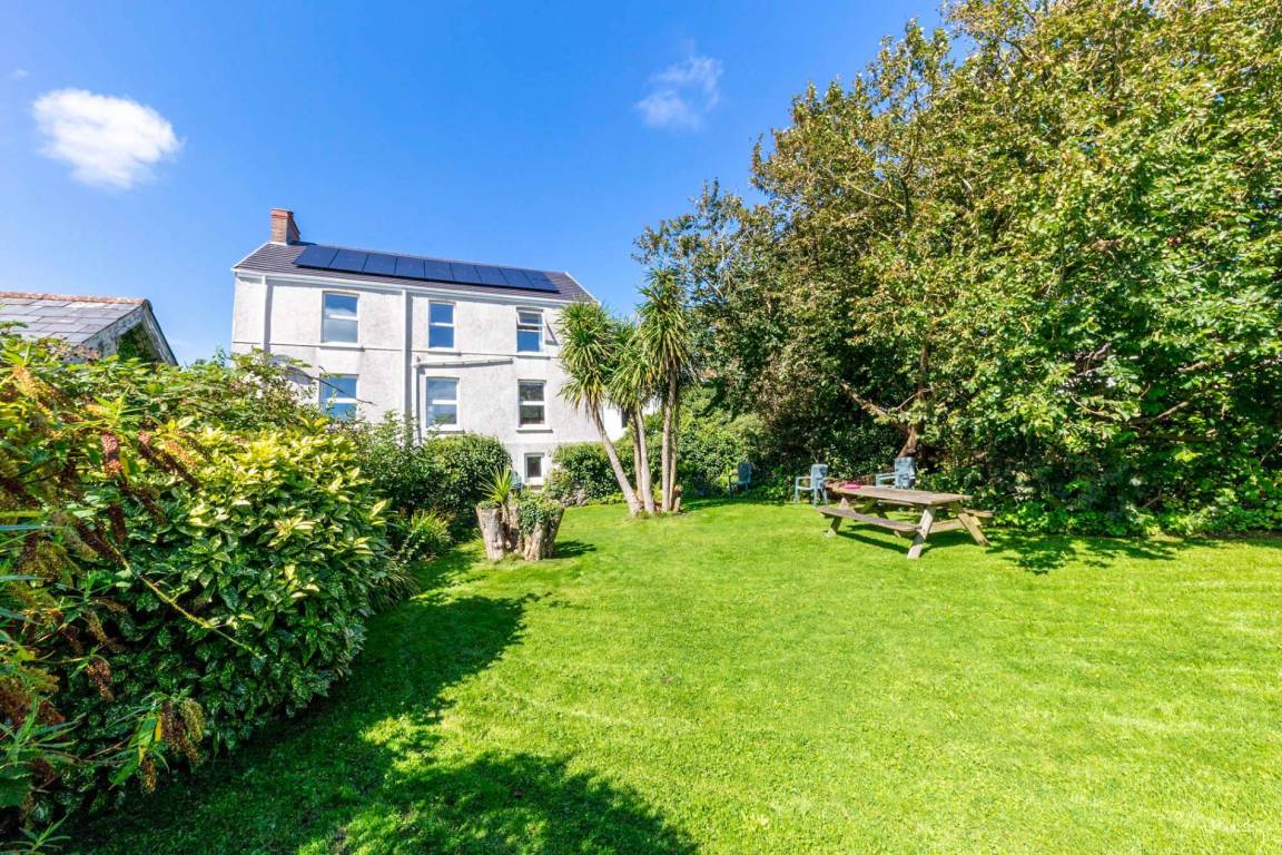 120 M² House ∙ 5 Bedrooms ∙ 10 Guests - Oxwich Bay