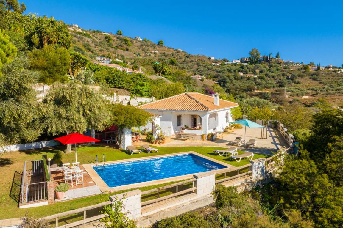 120 M² Villa ∙ 3 Slaapkamers ∙ 6 Gasten - Torrox Costa