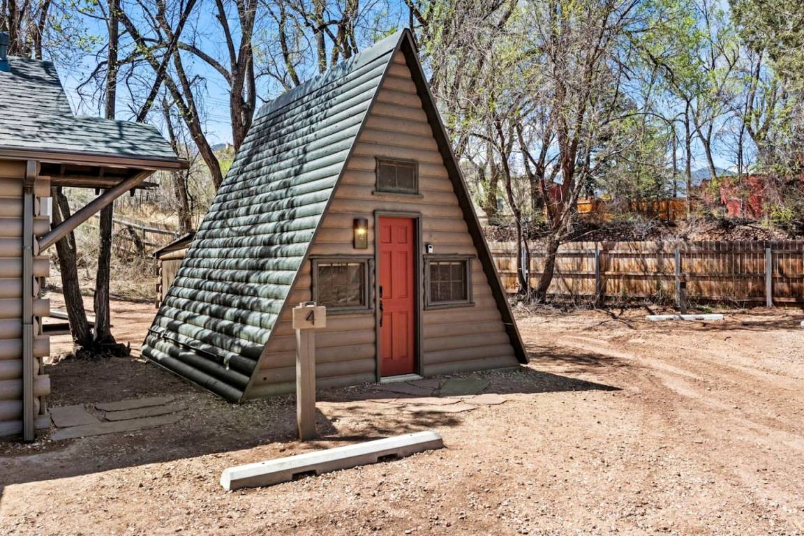 House ∙ 1 Bedroom ∙ 2 Guests - Colorado Springs, CO