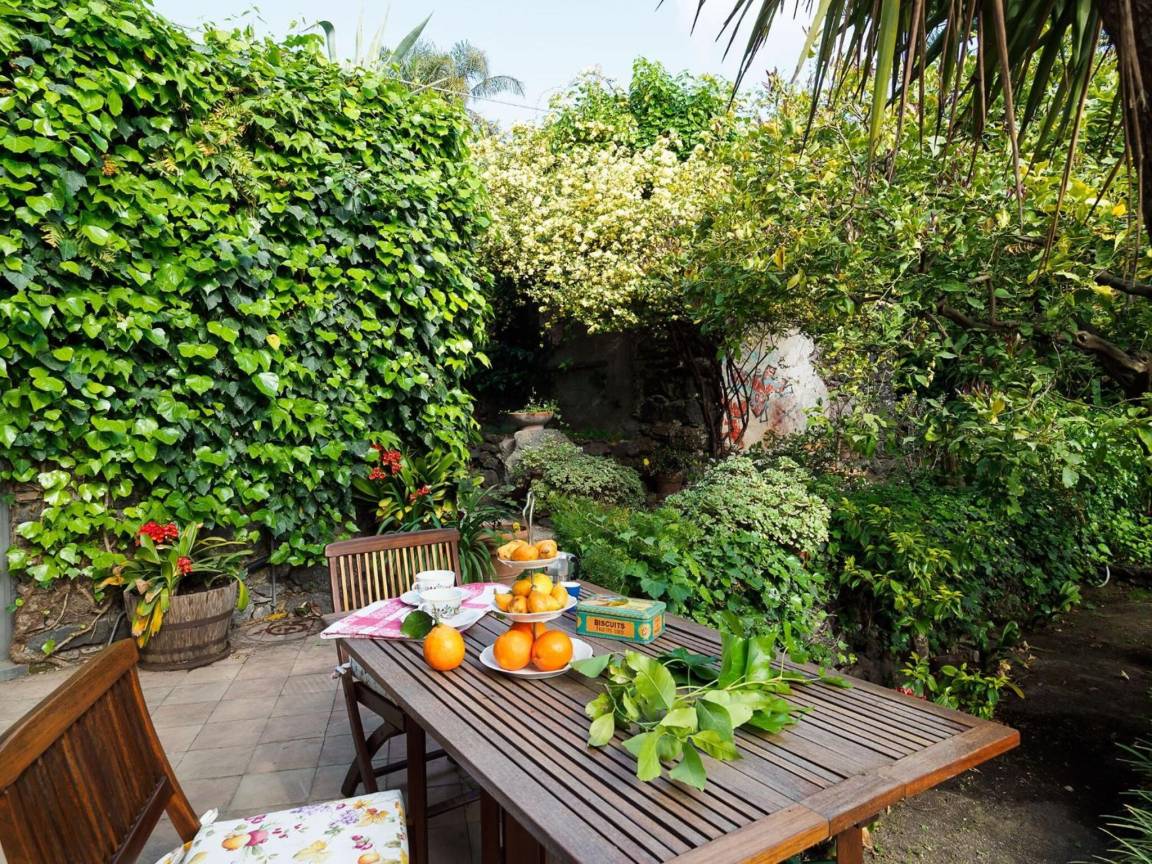 150 M² Villa ∙ 3 Bedrooms ∙ 5 Guests - Acireale
