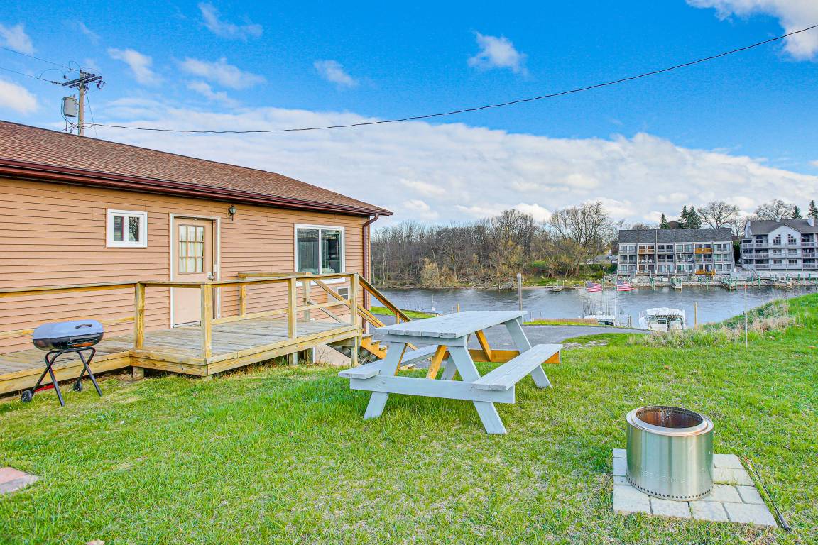 102 M² House ∙ 3 Bedrooms ∙ 6 Guests - Manistee, MI