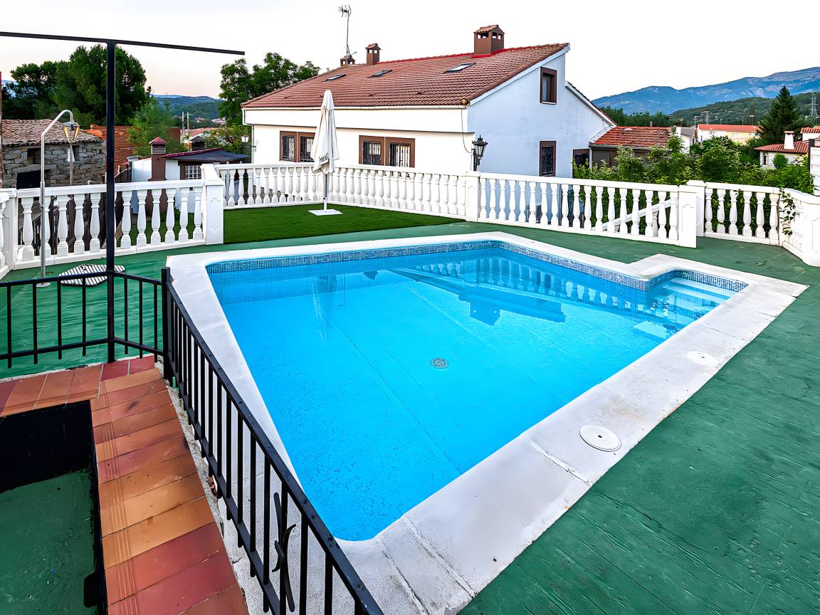 465 M² House ∙ 5 Bedrooms ∙ 22 Guests - Piedralaves