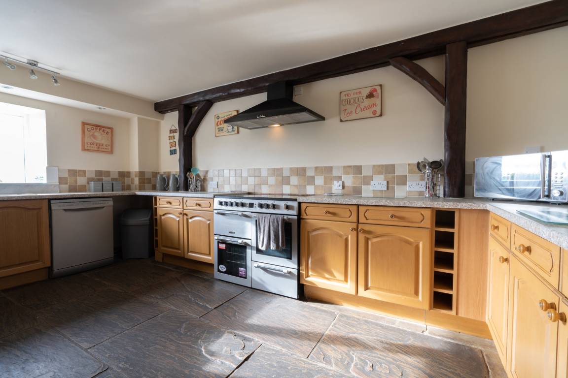 250 M² Cottage ∙ 4 Chambres ∙ 16 Personnes - Edale
