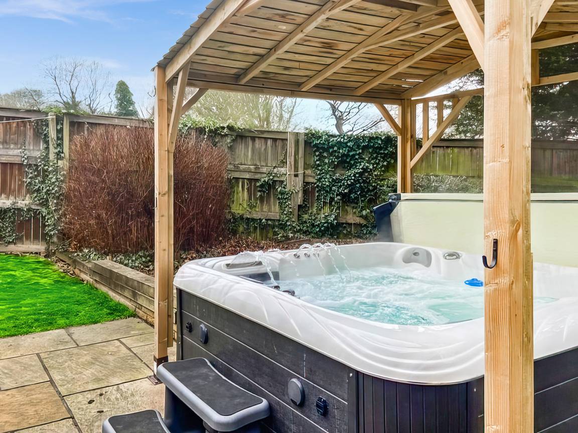 Cottage ∙ 5 Bedrooms ∙ 12 Guests - Leeds