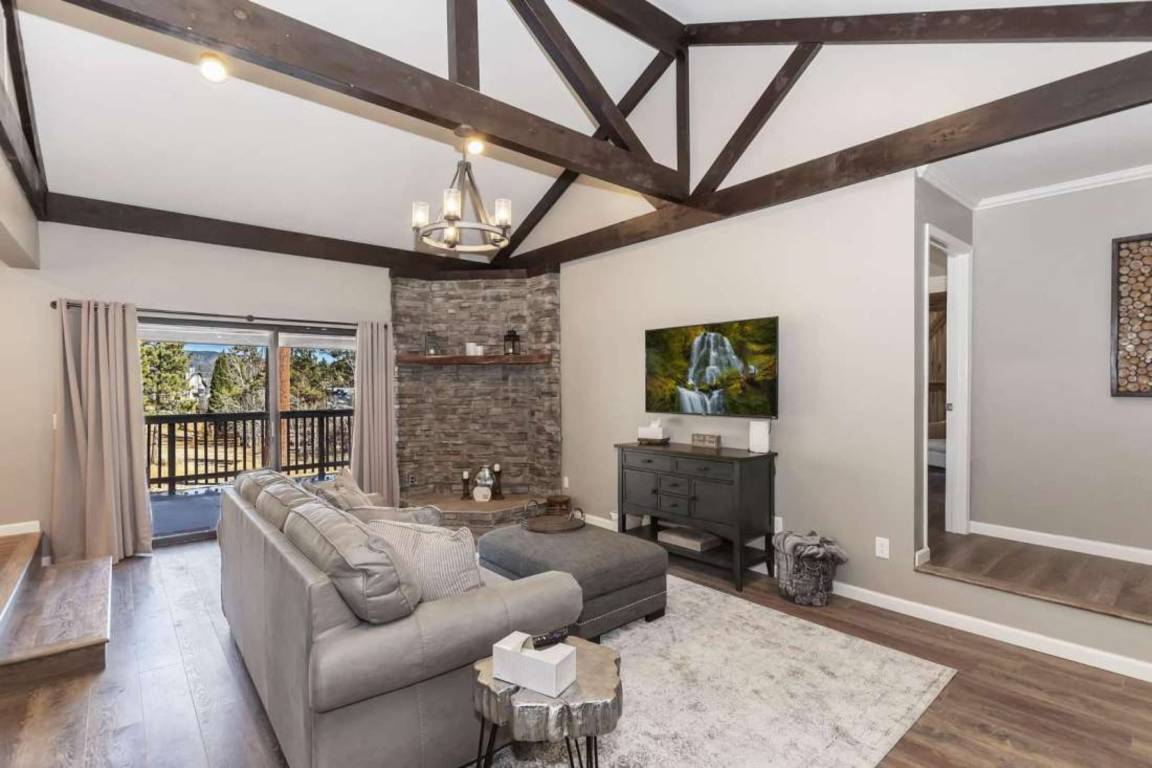 418 M² House ∙ 7 Bedrooms ∙ 15 Guests - Big Bear, CA