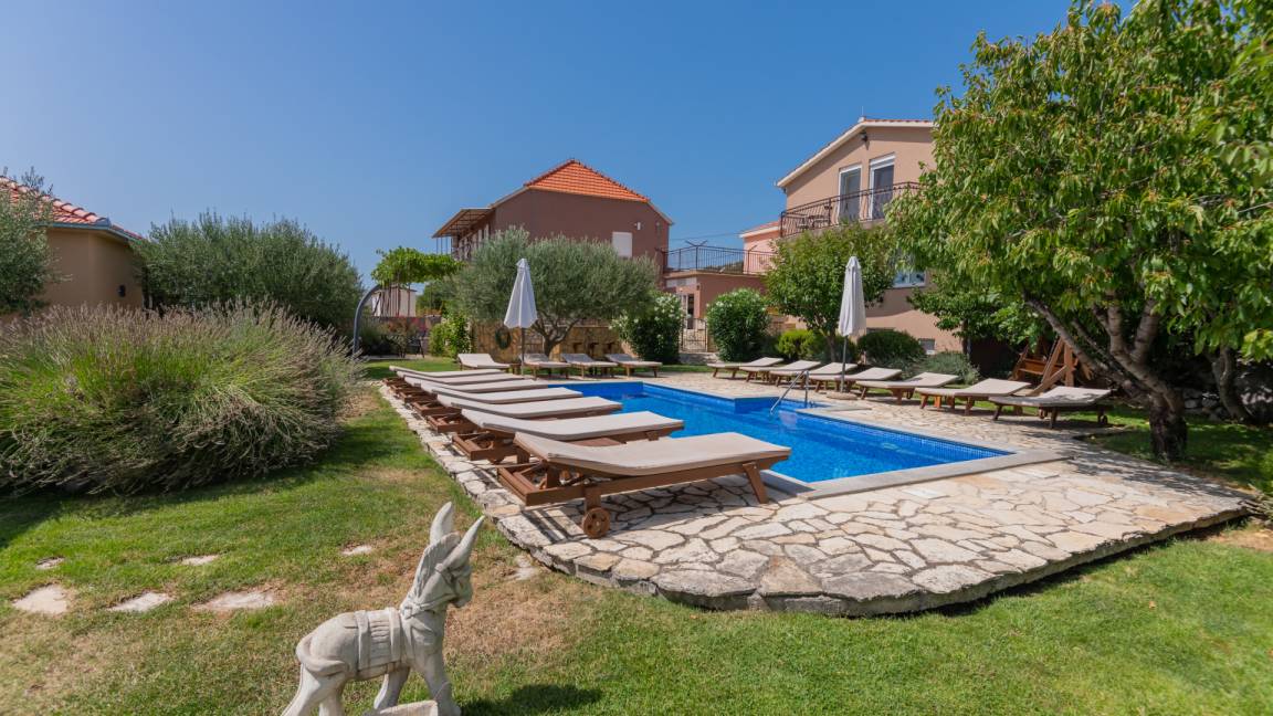 300 M² Villa ∙ 6 Schlafzimmer ∙ 18 Gäste - Brela