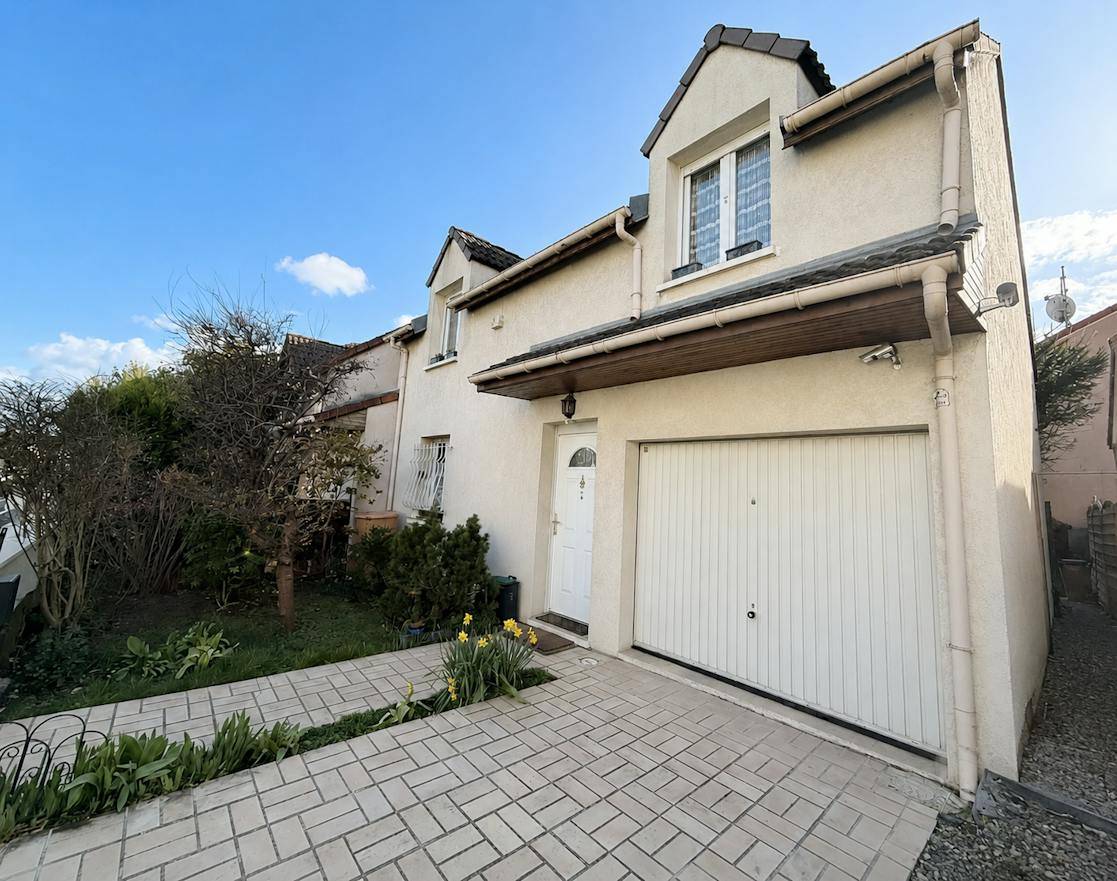 200 M² Chambre Privée ∙ 1 Chambre ∙ 4 Personnes - Roissy-en-France