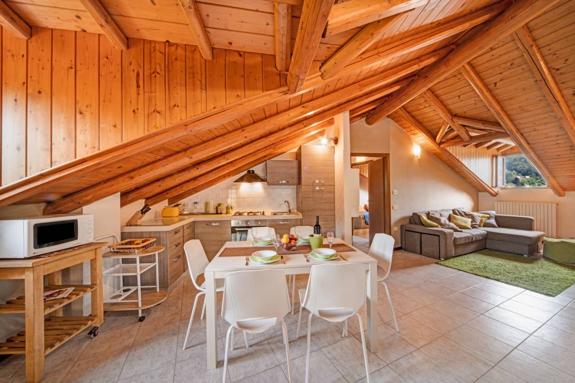90 M² Apartment ∙ 2 Bedrooms ∙ 5 Guests - Bellano