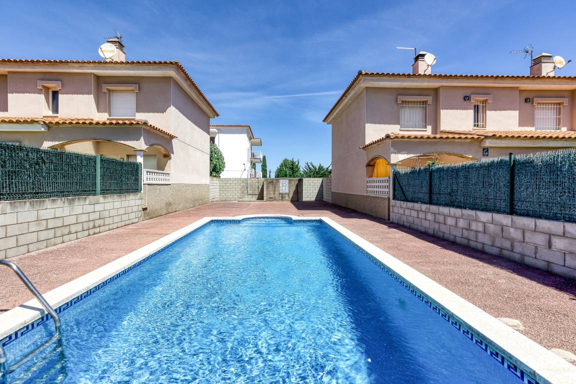 80 M² Maison De Vacances ∙ 4 Chambres ∙ 8 Personnes - L'Escala