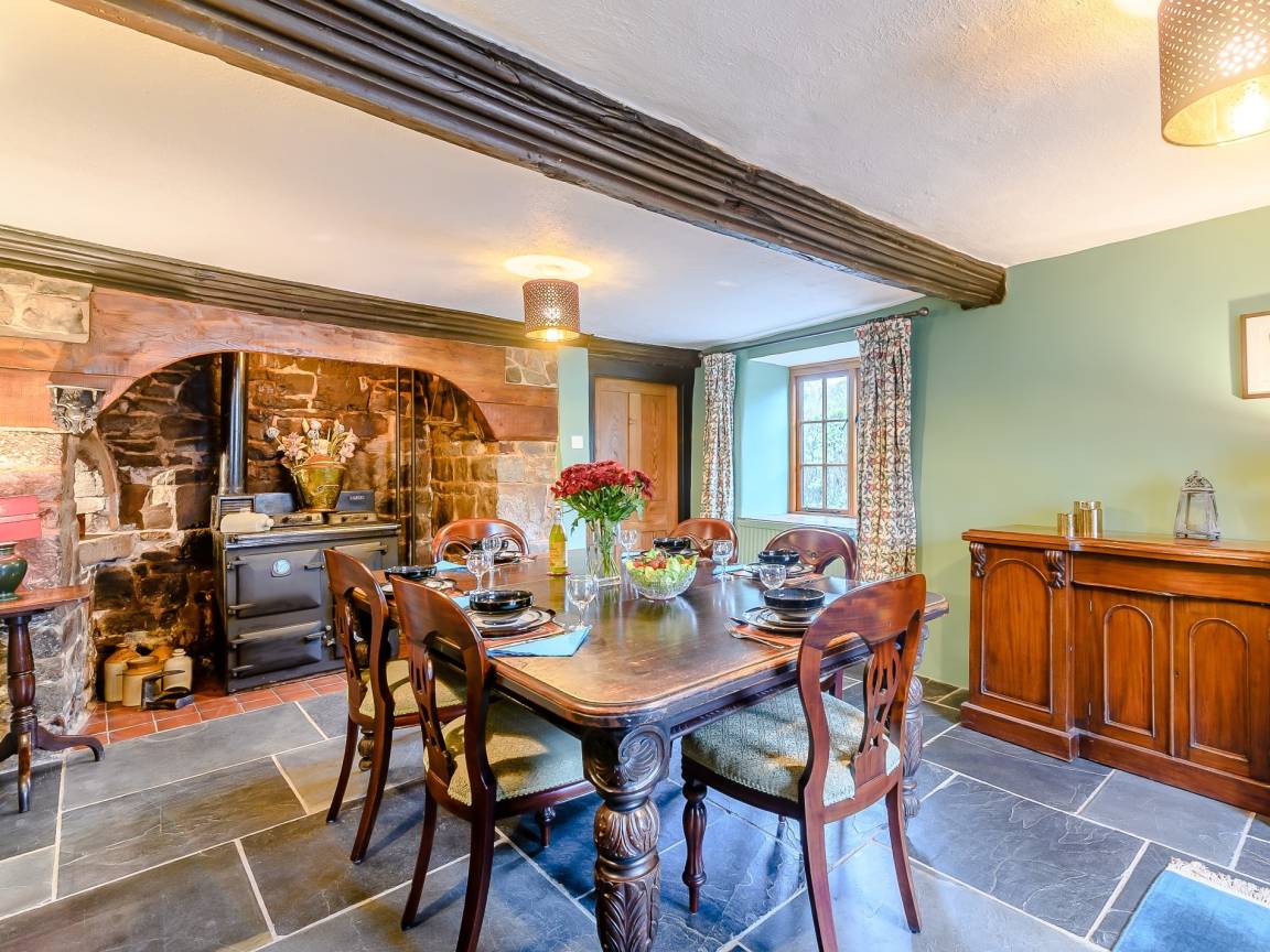 Cottage ∙ 2 Bedrooms ∙ 4 Guests - Tiverton Castle