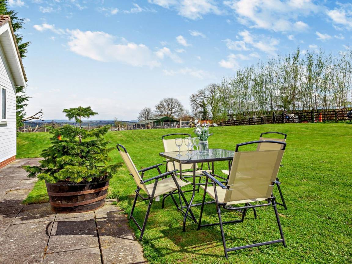 House ∙ 2 Bedrooms ∙ 4 Guests - Bristol Airport (BRS)