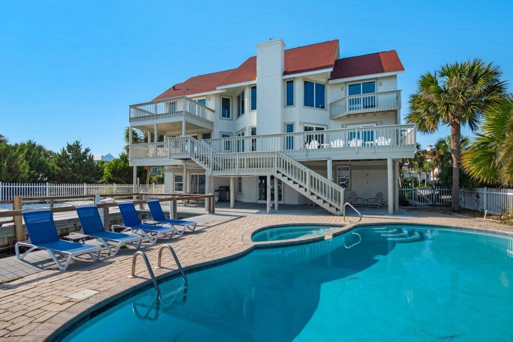 353 M² House ∙ 6 Bedrooms ∙ 23 Guests - Warrington, FL