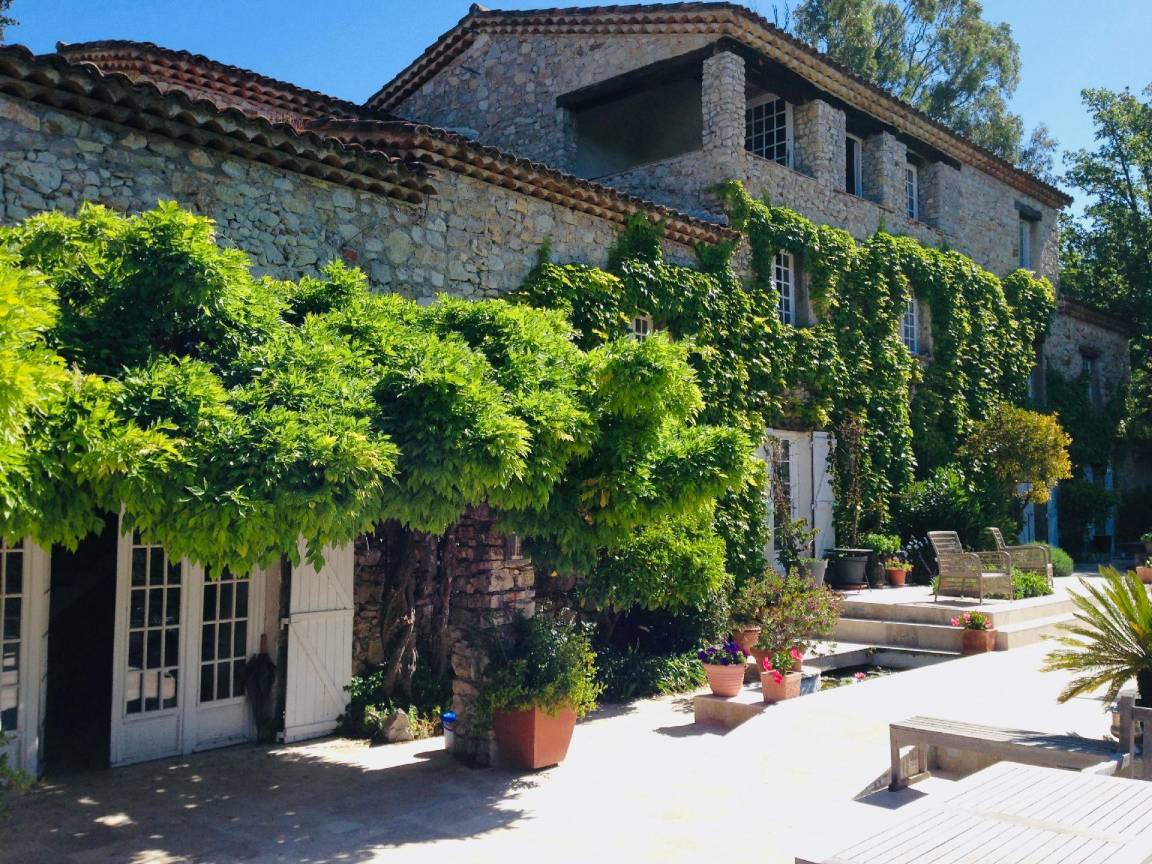 350 M² Ferienhaus ∙ 5 Schlafzimmer ∙ 10 Gäste - Fayence
