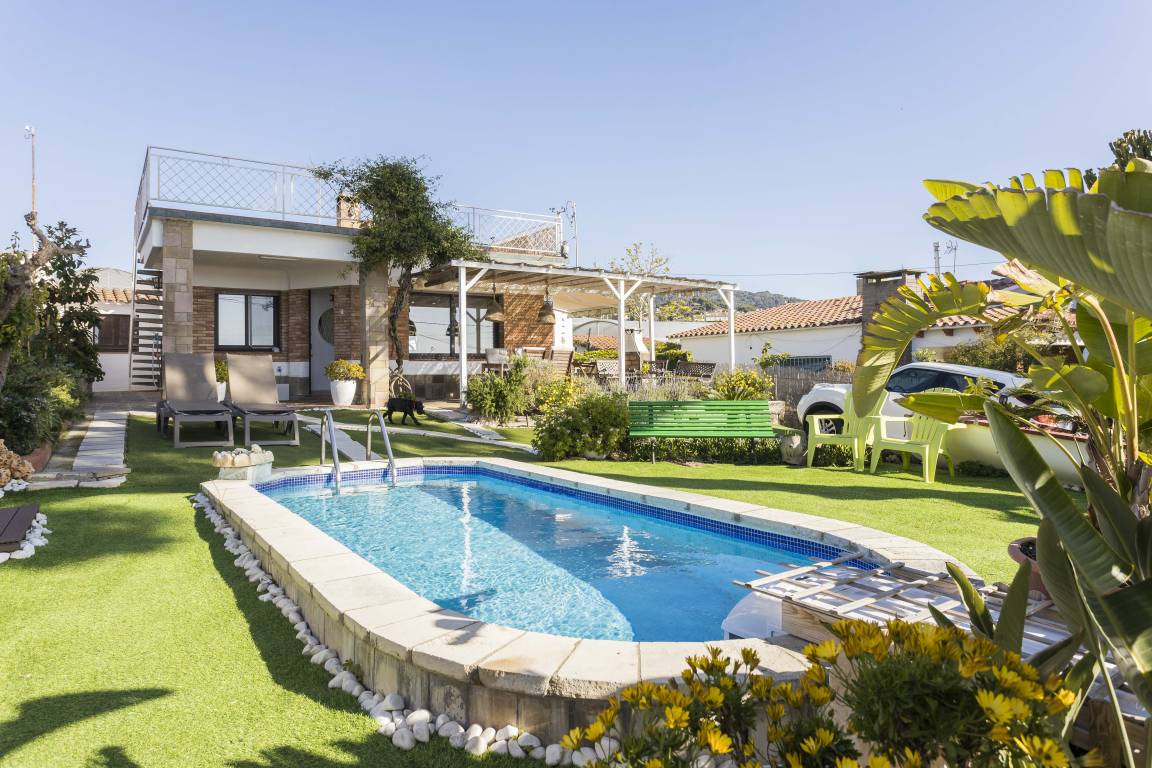 500 M² Chalet ∙ 3 Habitaciones ∙ 6 Huéspedes - Premiá de Mar