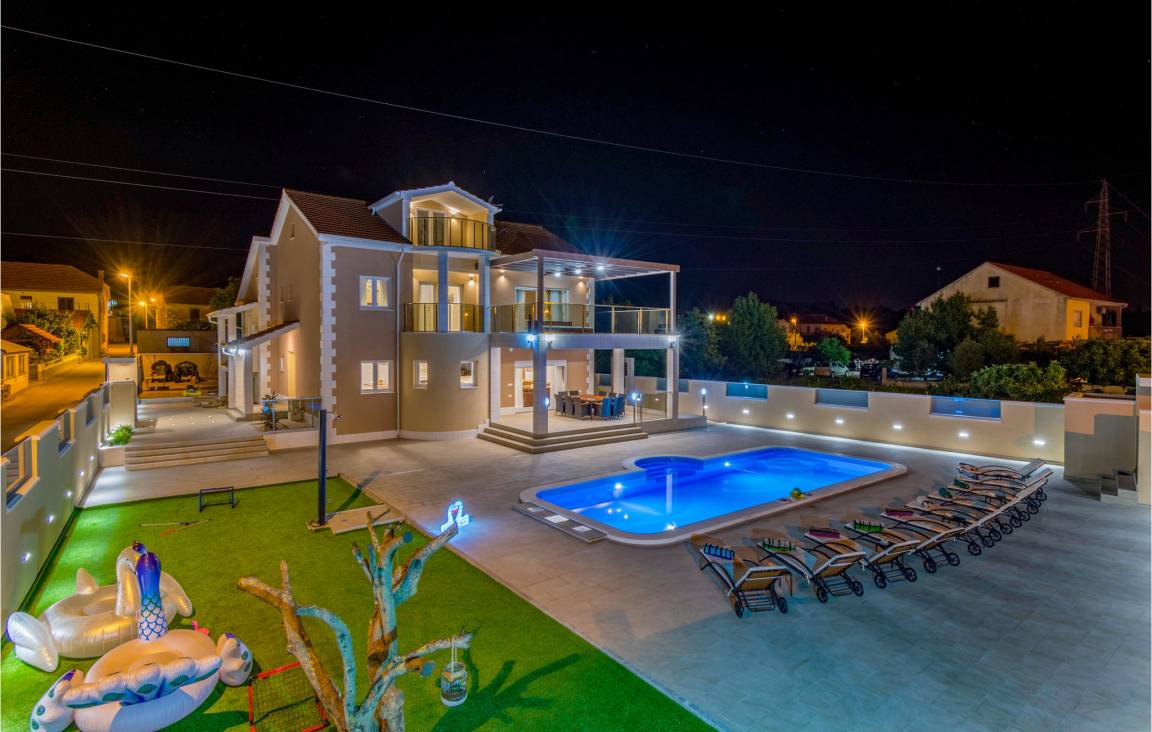 350 M² Ferienhaus ∙ 5 Schlafzimmer ∙ 10 Gäste - Šibenik