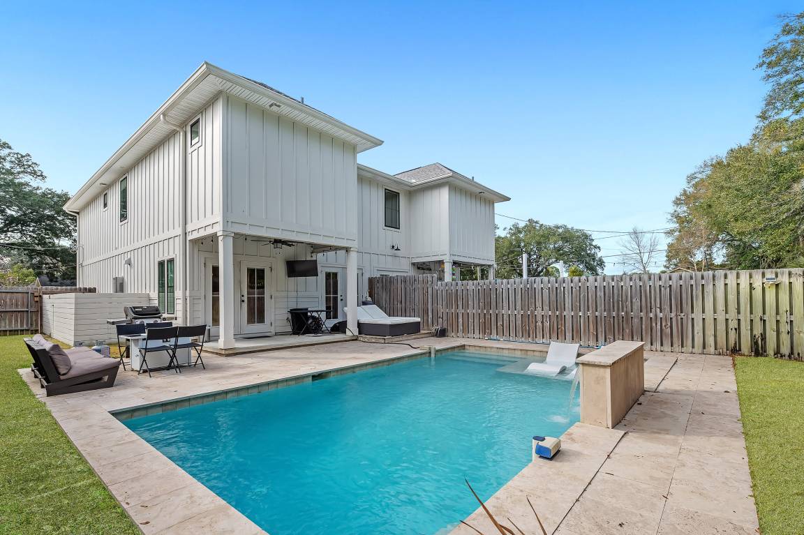 House ∙ 3 Bedrooms ∙ 7 Guests - Pensacola, FL