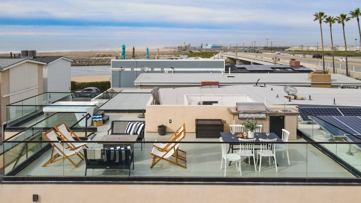 157 M² House ∙ 7 Bedrooms ∙ 22 Guests - Huntington Beach, CA