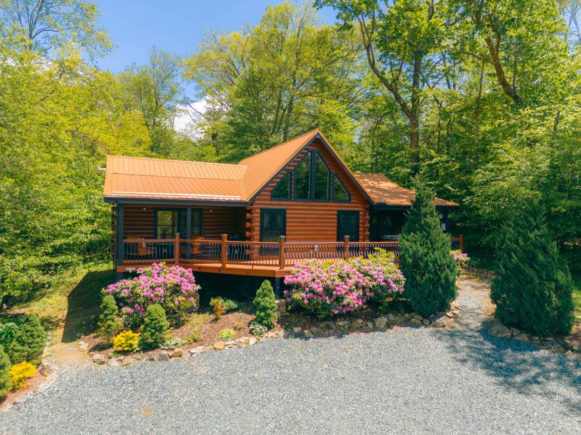 Cabin ∙ 3 Bedrooms ∙ 8 Guests - Sugar Mountain, NC