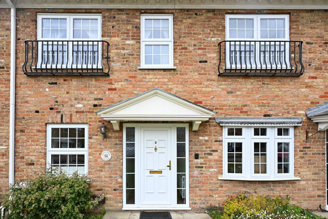 Cottage ∙ 3 Bedrooms ∙ 6 Guests - Slough