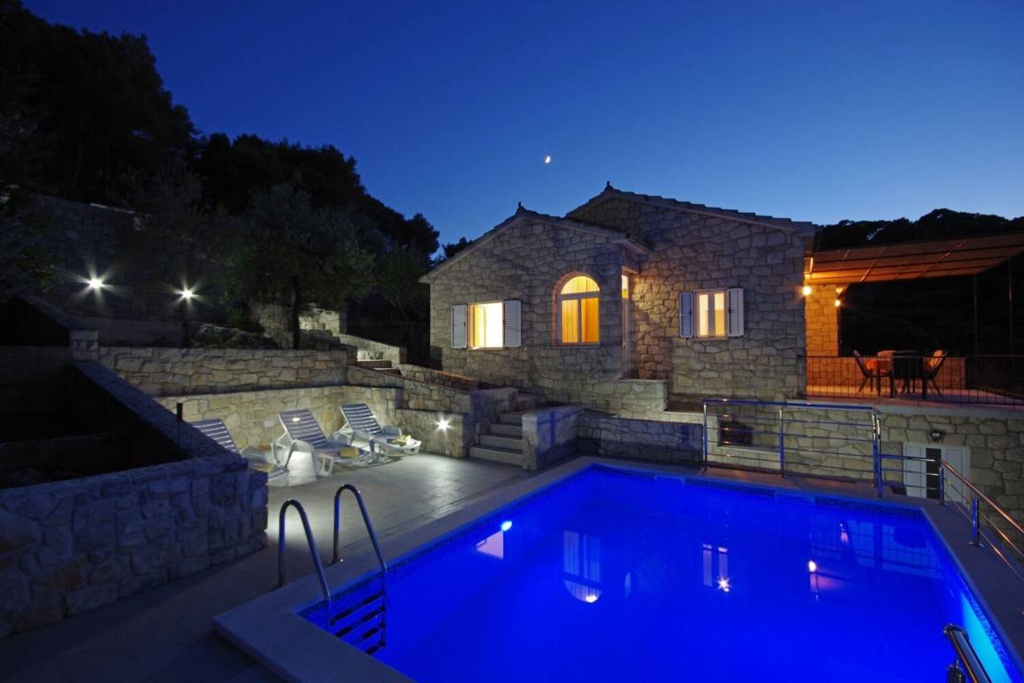 Ferienhaus ∙ 2 Schlafzimmer ∙ 5 Gäste - Omiš