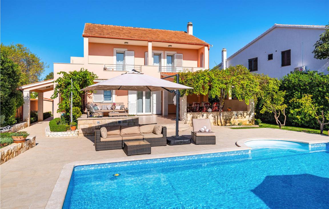 220 M² Ferienhaus ∙ 4 Schlafzimmer ∙ 8 Gäste - Vodice