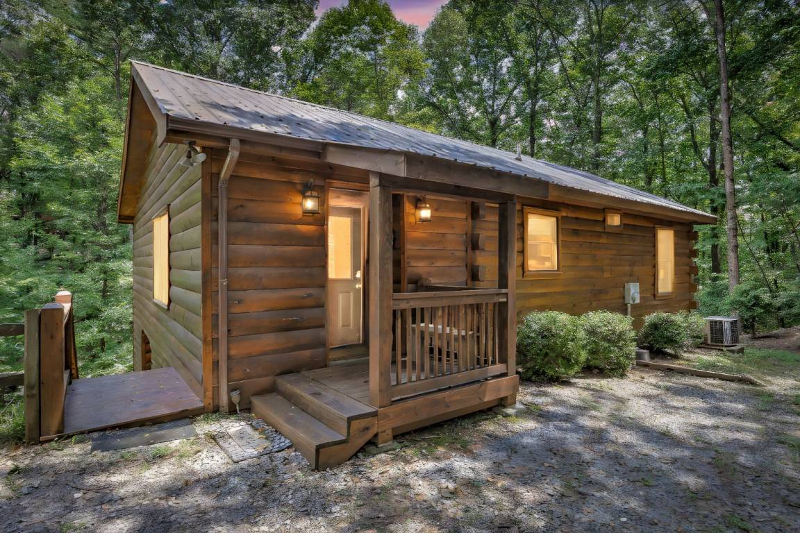 121 M² Cabin ∙ 3 Bedrooms ∙ 7 Guests - Blue Ridge Mountains