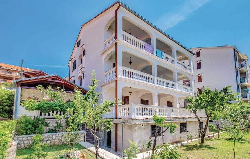 140 M² Apartment ∙ 3 Bedrooms ∙ 6 Guests - Klenovica