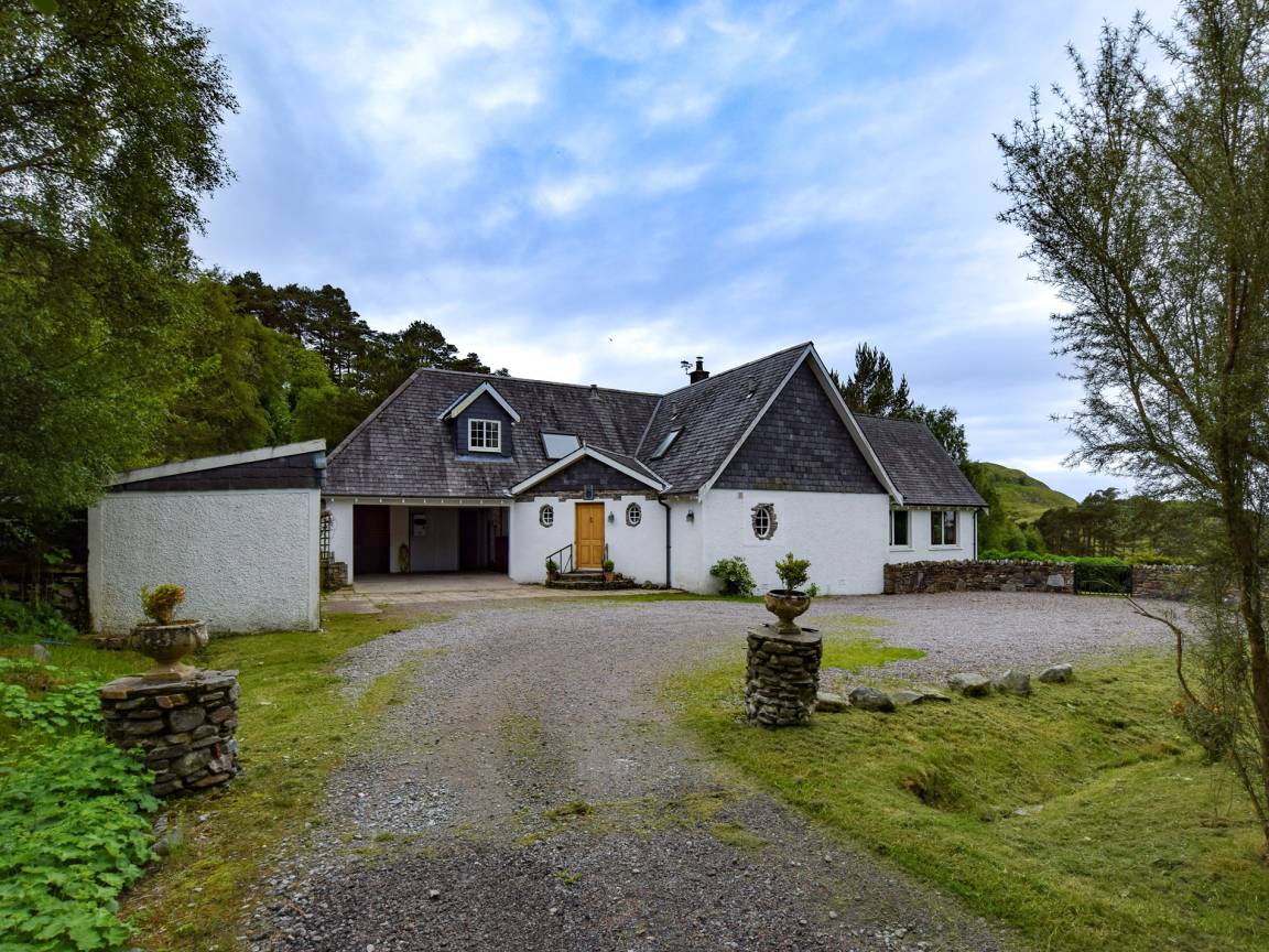 Cottage ∙ 5 Bedrooms ∙ 10 Guests - Loch Shiel