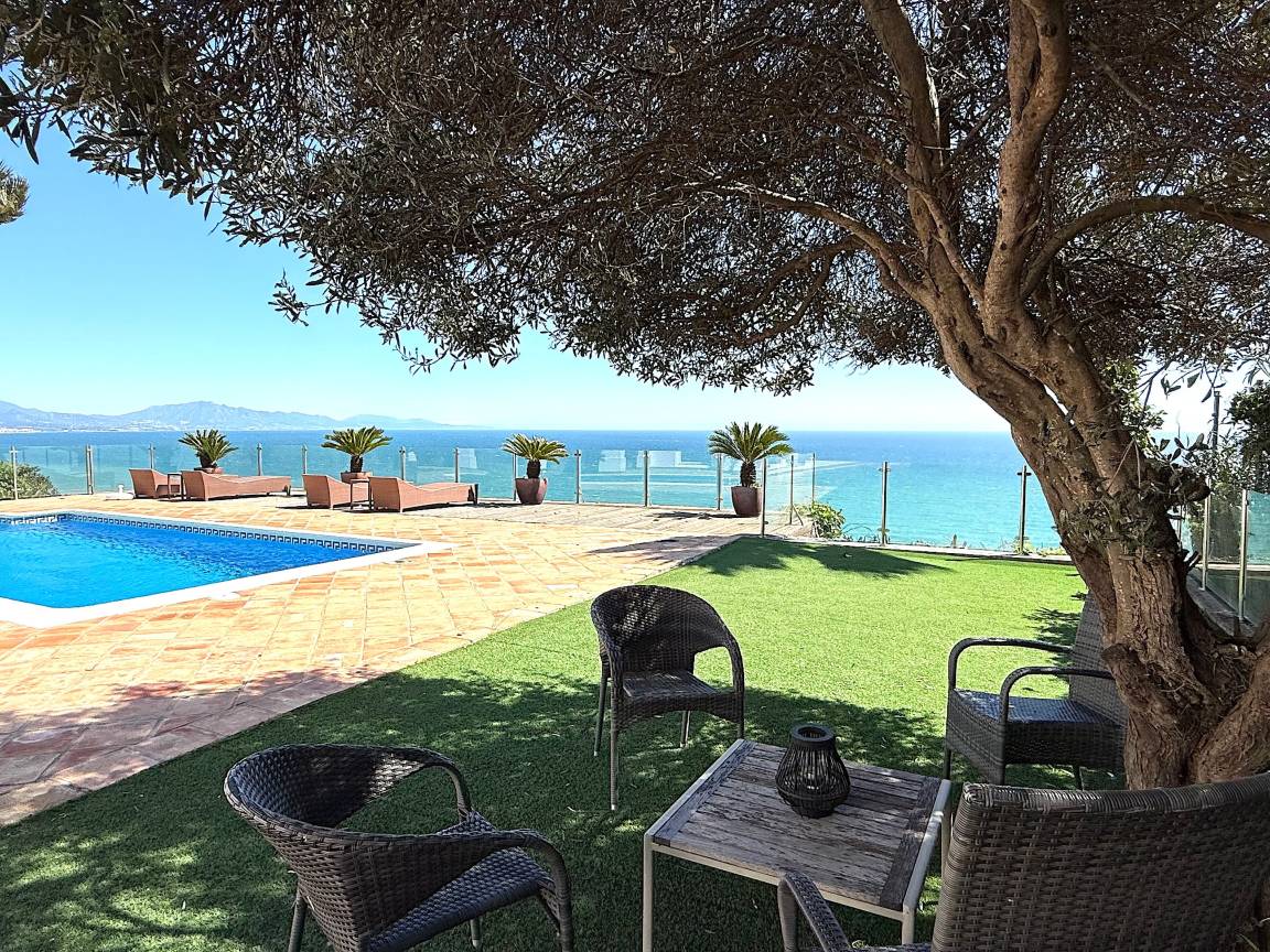 200 M² Villa ∙ 4 Bedrooms ∙ 8 Guests - Sotogrande