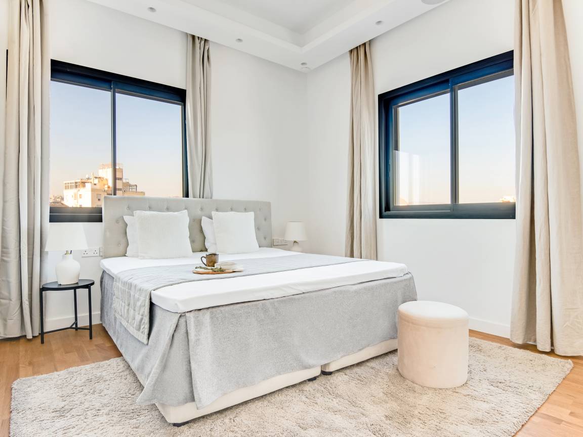 102 M² Apartment ∙ 4 Bedrooms ∙ 8 Guests - Limassol