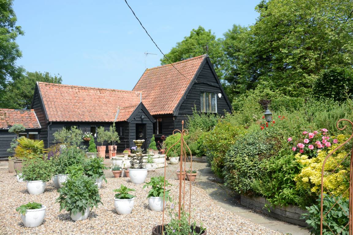 Cottage ∙ 2 Bedrooms ∙ 4 Guests - Stowmarket