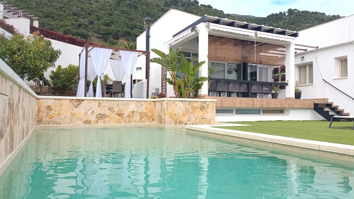 325 M² Villa ∙ 4 Bedrooms ∙ 8 Guests - Alhaurín de la Torre