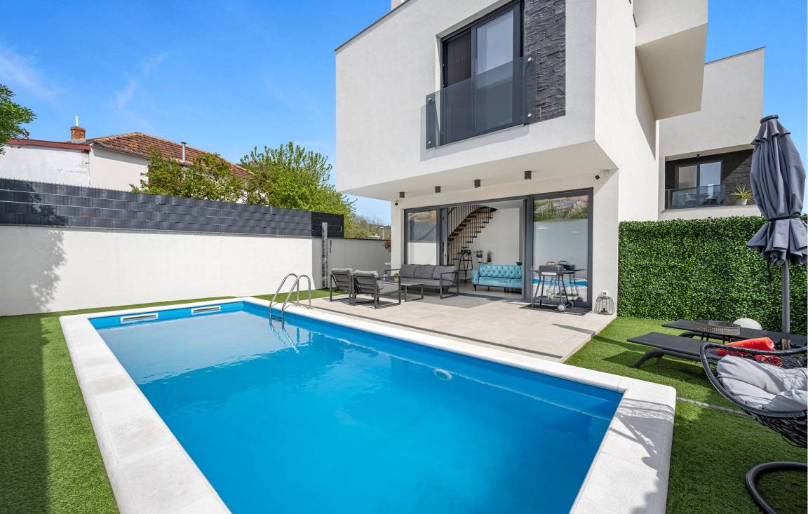 115 M² Apartment ∙ 2 Bedrooms ∙ 6 Guests - Jezera