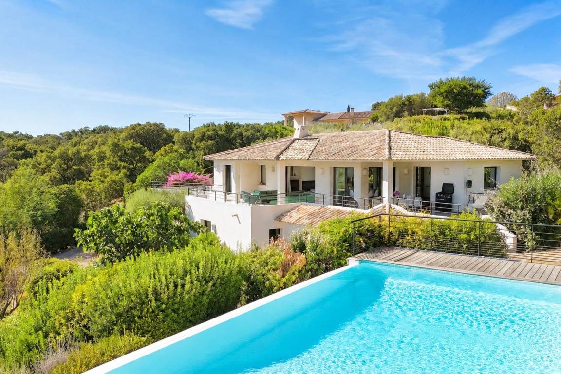 300 M² Villa ∙ 6 Chambres ∙ 14 Personnes - Zonza