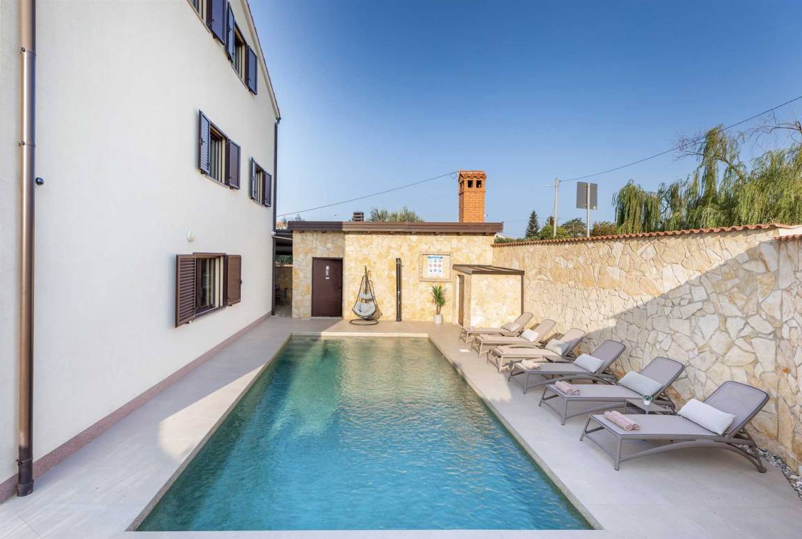 350 M² Villa ∙ 6 Bedrooms ∙ 12 Guests - Pula