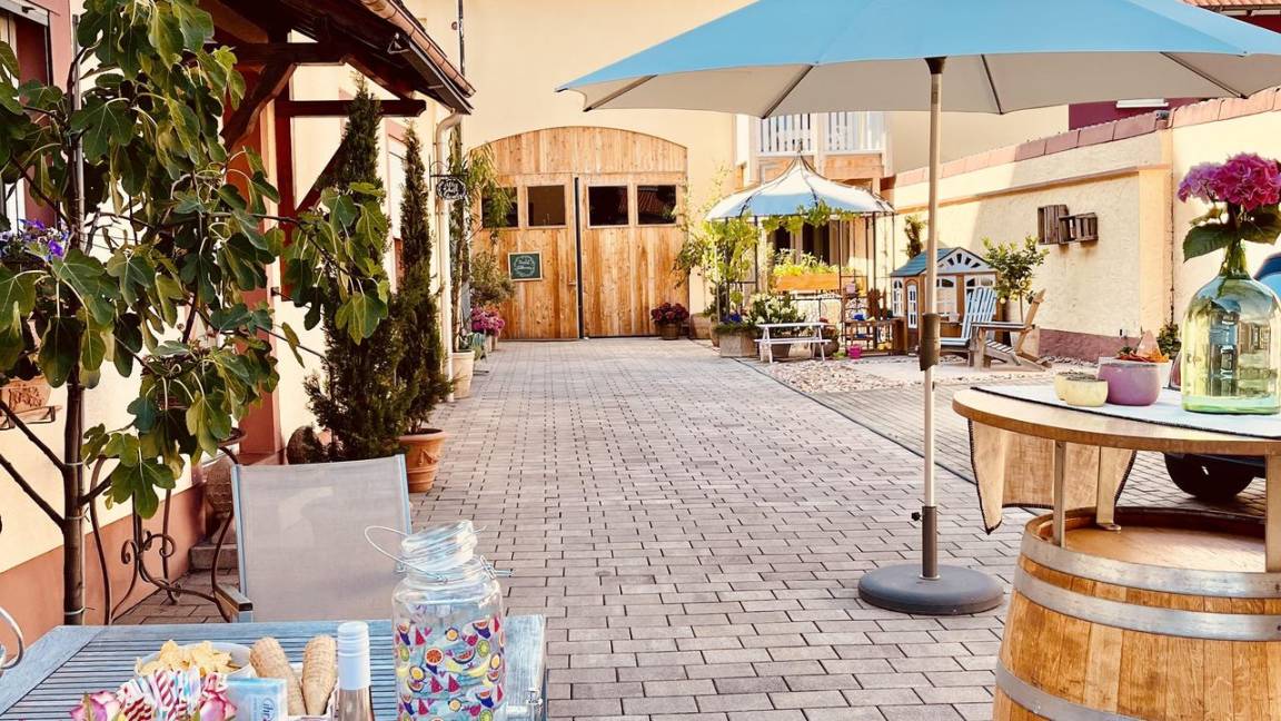 120 M² Ferienwohnung ∙ 2 Schlafzimmer ∙ 6 Gäste - Haßloch