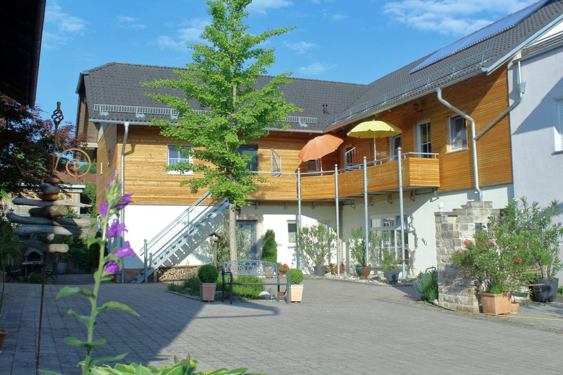 70 M² Ferienwohnung ∙ 2 Schlafzimmer ∙ 4 Gäste - Pfarrkirchen