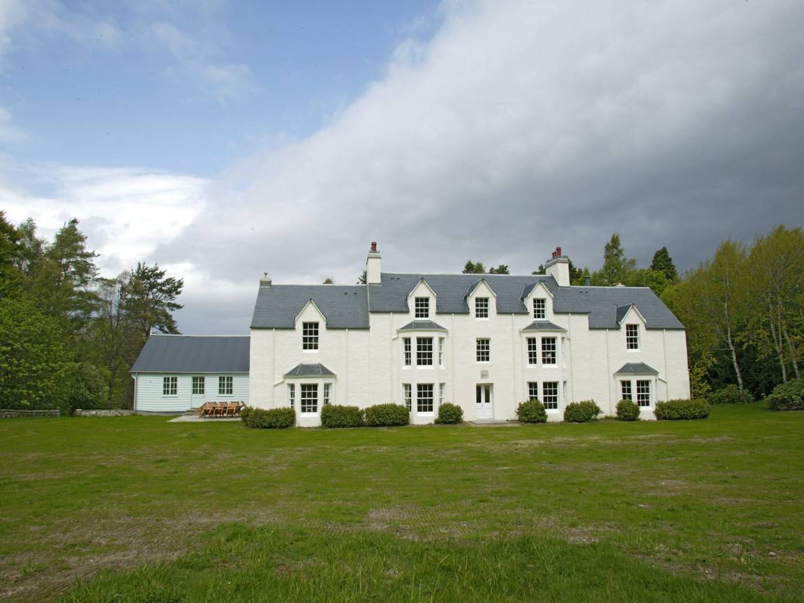Cottage ∙ 9 Bedrooms ∙ 17 Guests - Blair Atholl