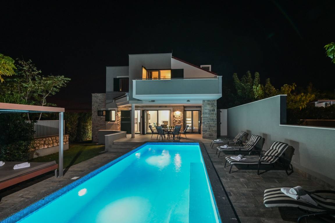 120 M² House ∙ 2 Bedrooms ∙ 7 Guests - Novalja