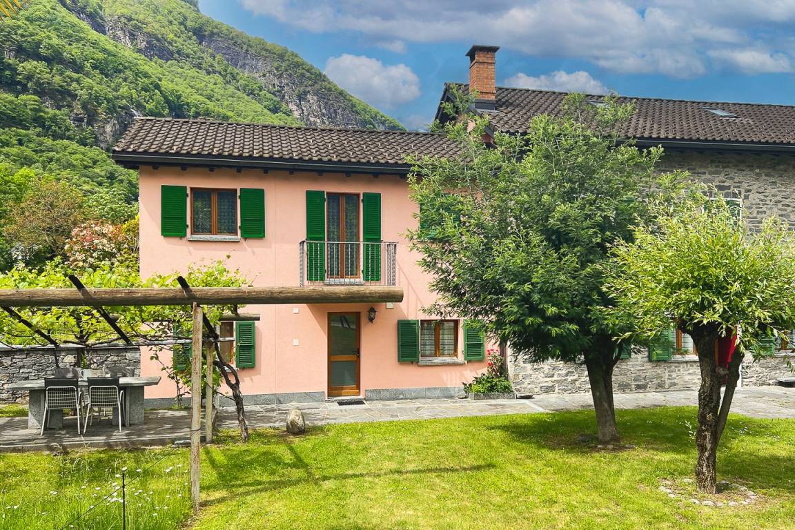 65 M² Ferienwohnung ∙ 2 Schlafzimmer ∙ 4 Gäste - Maggia TI