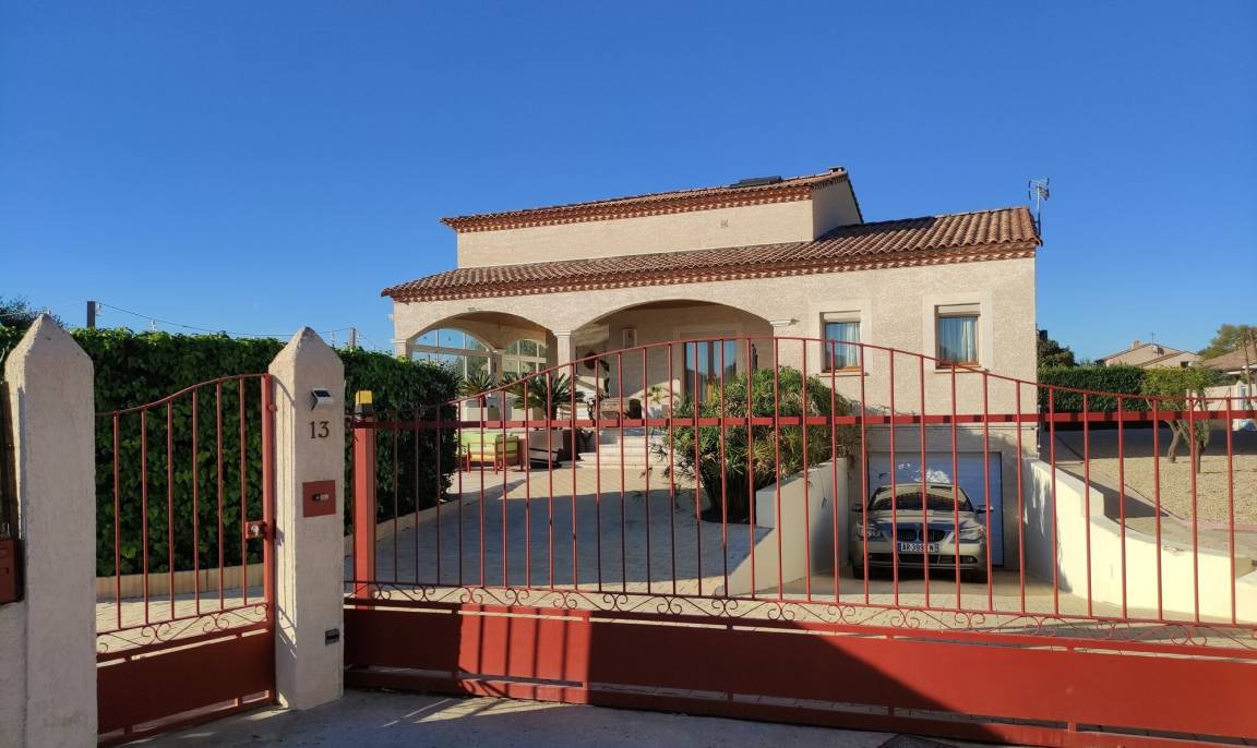 180 M² Villa ∙ 5 Chambres ∙ 12 Personnes - Loupian
