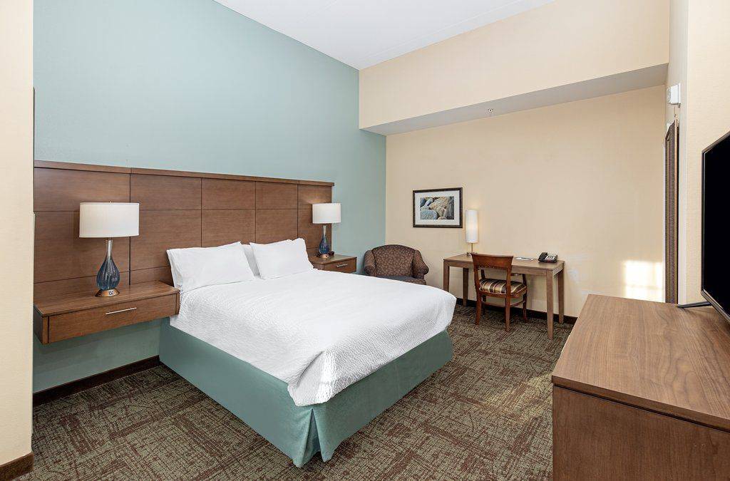 Condo ∙ 2 Bedrooms ∙ 4 Guests - Melton Hill Lake, TN