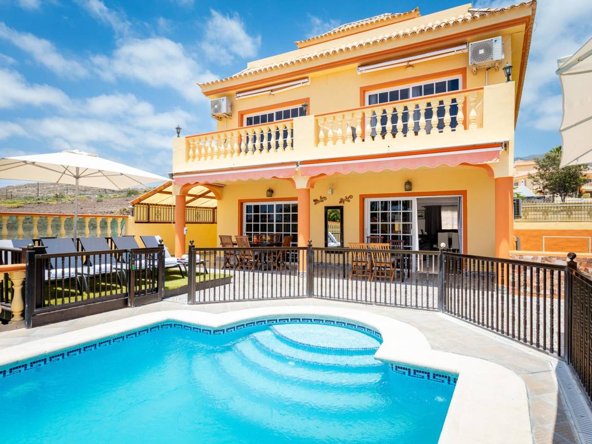 220 M² Villa ∙ 8 Chambres ∙ 16 Personnes - Tenerife