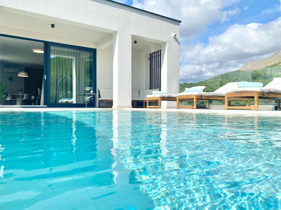 160 M² House ∙ 2 Bedrooms ∙ 6 Guests - Podstrana