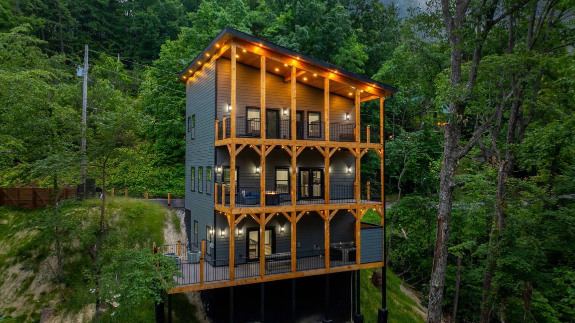 Apartment ∙ 4 Bedrooms ∙ 13 Guests - Gatlinburg, TN