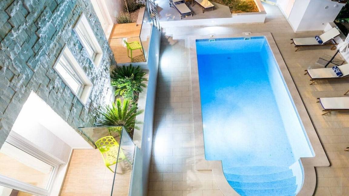 280 M² Ferienwohnung ∙ 6 Schlafzimmer ∙ 12 Gäste - Bol